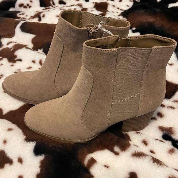 Universal Thread | Shoes | Universal Thread Boots Faux Suede Cream 8 W ...